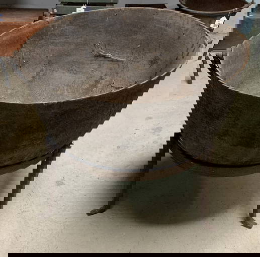 3 Footed Cast Iron Pot W /3 Leg Cast Iron Stand