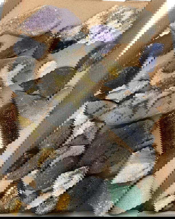 Lot Of Minerals And Rocks Auction