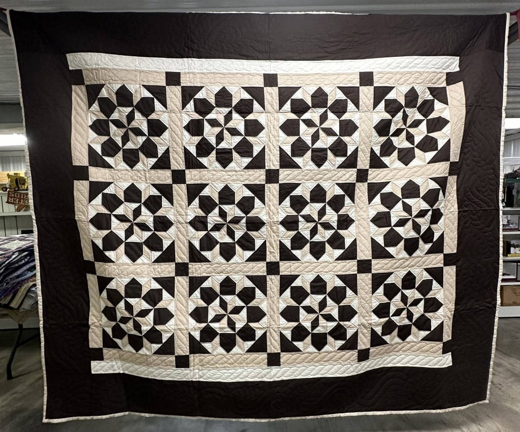 Contemporary Amish Made Tumbling Star Quilt Auction