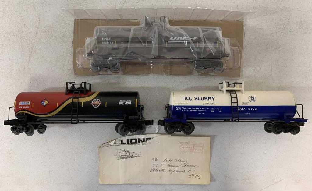3 Lionel Tank Cars Auction