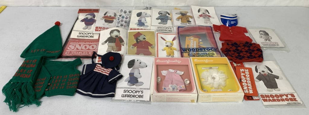 15+ Amanda Jane & Snoopy Doll Outfits Auction