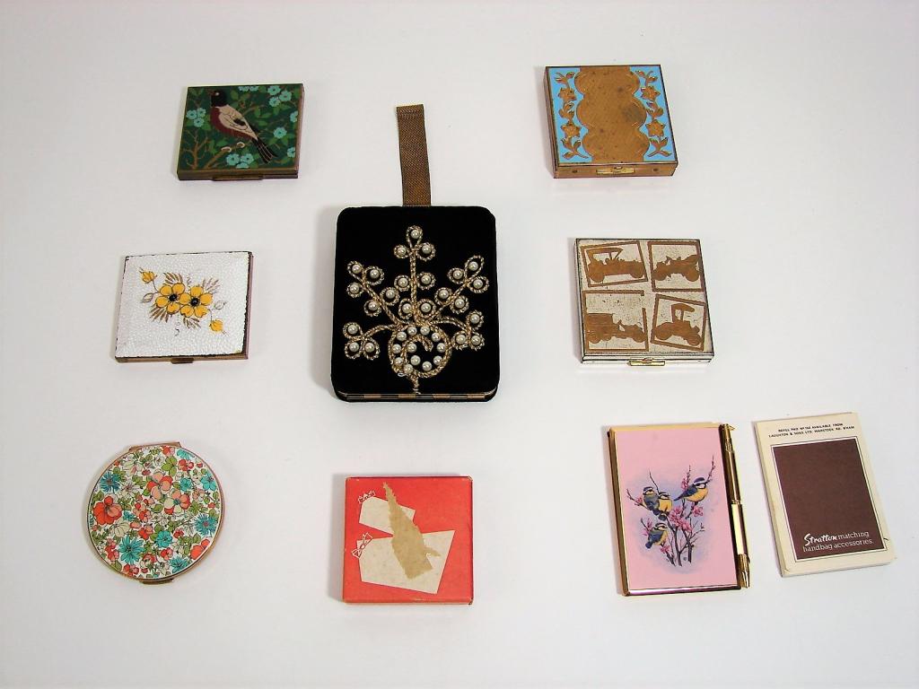 Vintage Ladies Make Up Compacts And Accessories