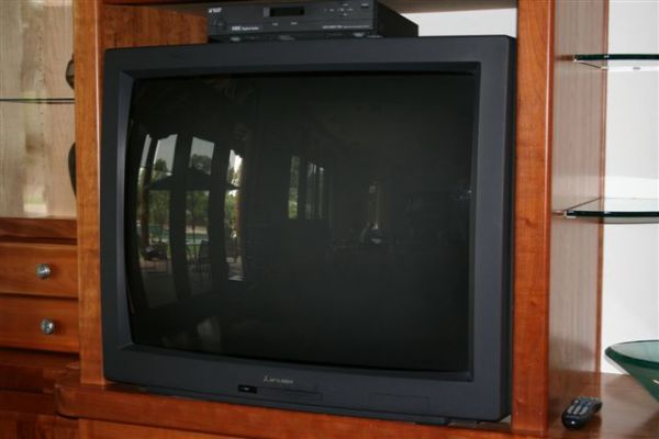 Mitsubishi 40" Crt Tv