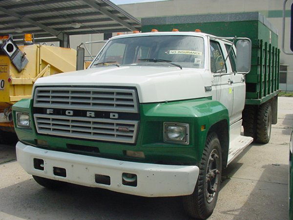 324: 1984 FORD F600 CREW CAB TRUCK W/COVERED STAKEBODY