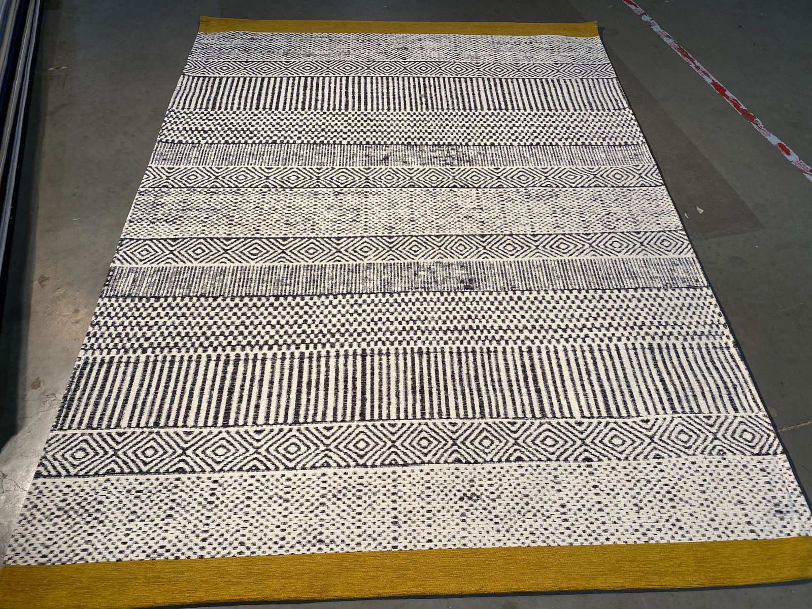 Modern Design Rug 6x8