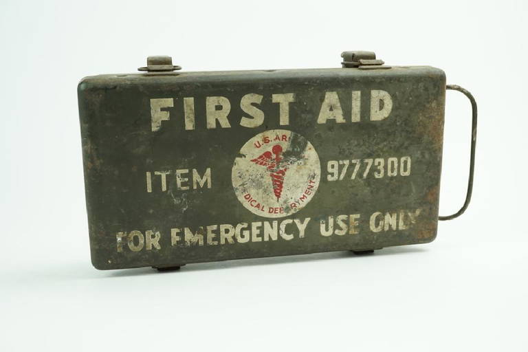 Wwii Us Vehicle Mount First Aid Kit