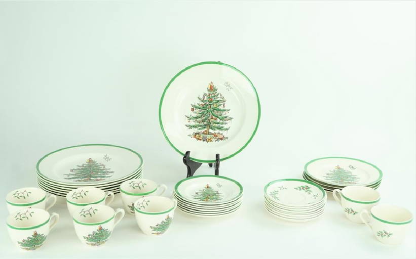 35pc Set Spode Porcelain Christmas Dinner Service