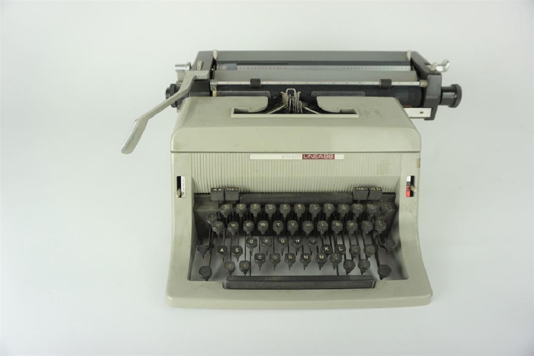 VINTAGE OLIVETTI LINEA 88 TYPEWRITER