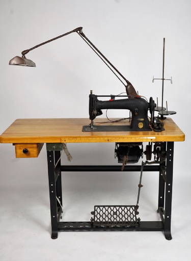 Singer Industrial Sewing Machine Model 96 10