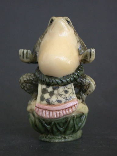 Vintage Japanese Ivory Colored Bone Netsuke Frog Sumo