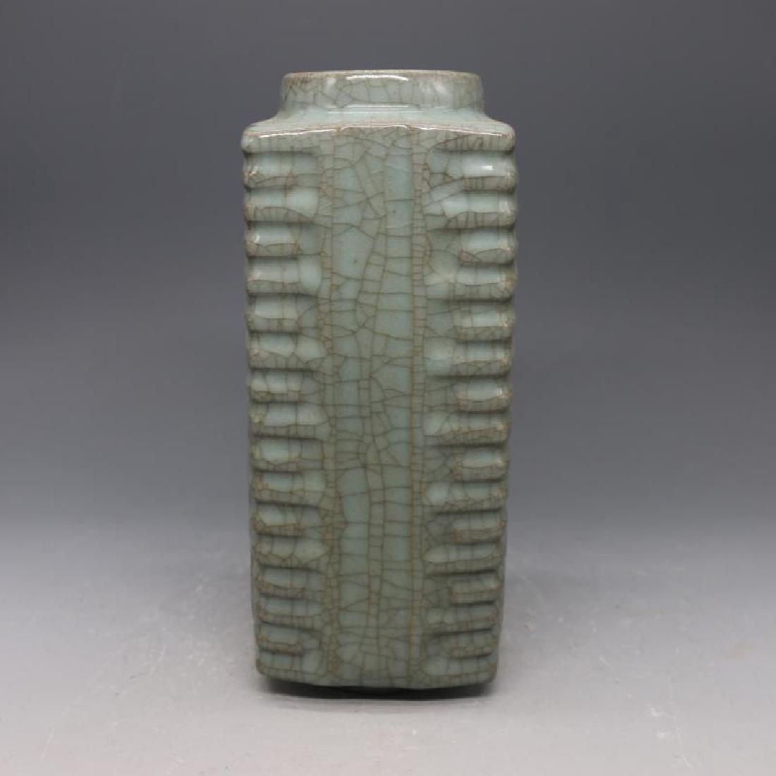 Chinese Song Dynasty Guan Ware Green Crackle Glaze