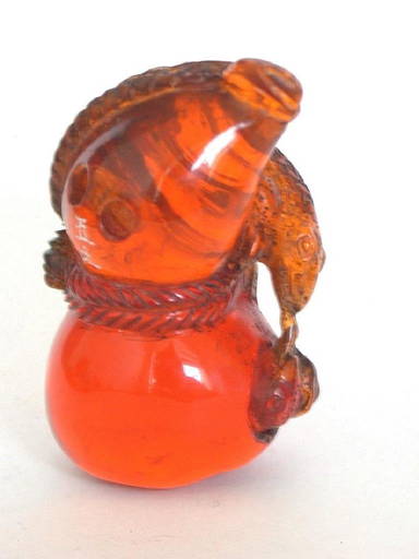Vintage Japanese Amber Netsuke Mother Lizard Feeds