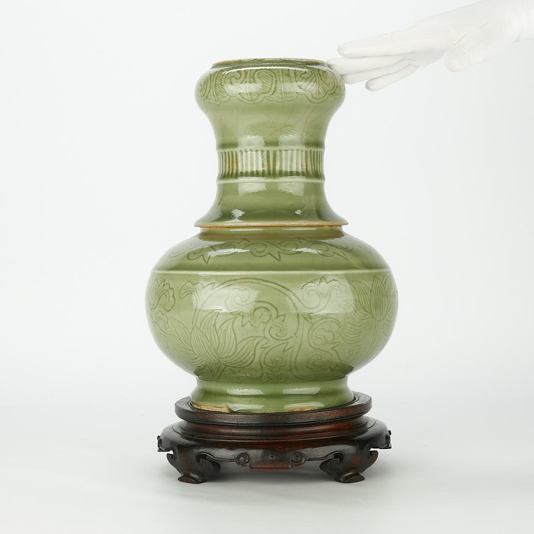 Chinese Caledon Garlic Head Porcelain Vase Auction