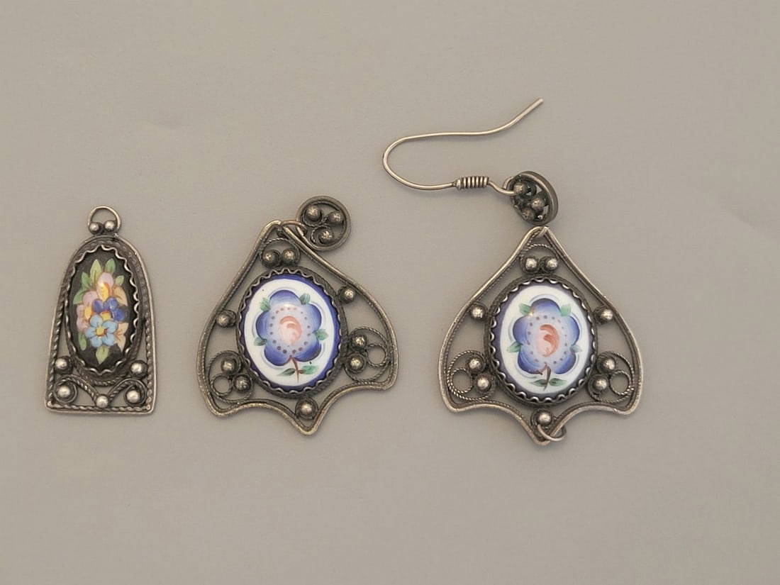 Enamel Prices - 1,830,728 Auction Price Results