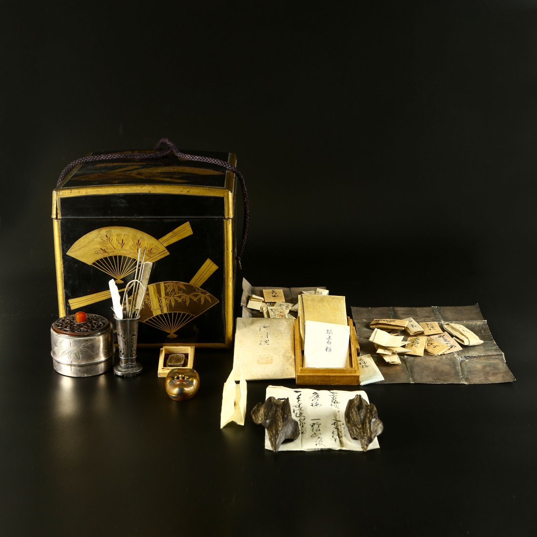 Black Lacquer with Gold Inlay Box w/ Aloeswood Pieces - Aug 27, 2017 ...