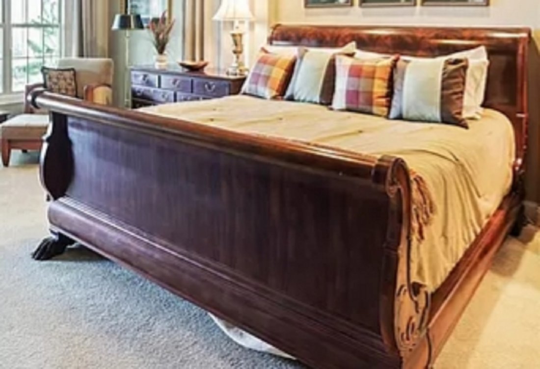 rare HENREDON flame mahogany King sleigh Bed (#3518) on Oct 10, 2021 ...