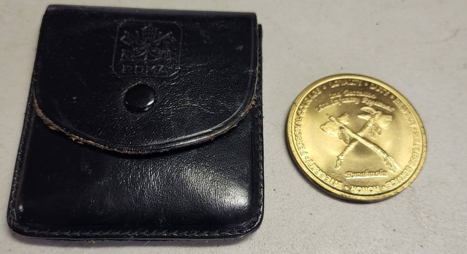 Us Army 2nd Battalion 10th Infantry Tomahawk Coin Token In Leather Pouch