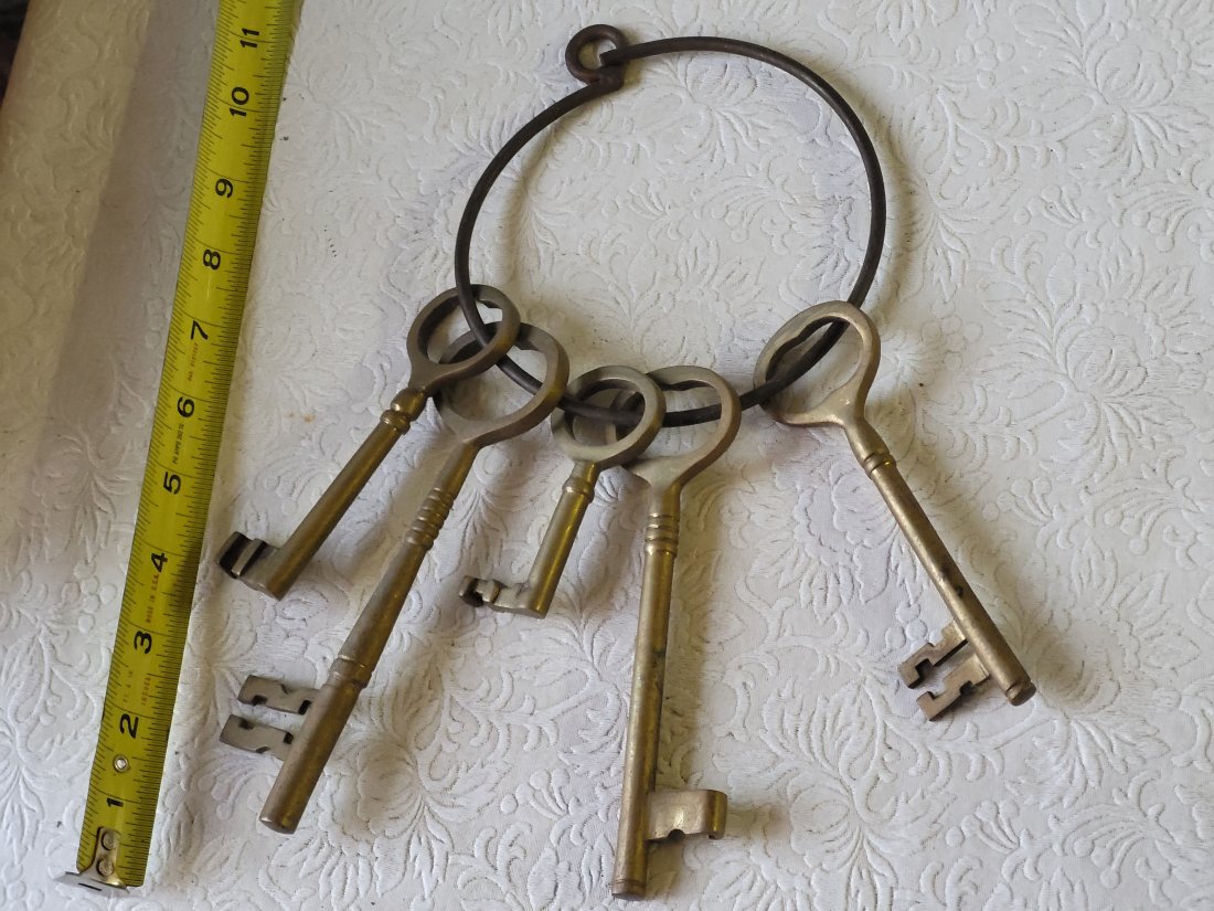 Vtg Brass Bronze Jailhouse Police Cell Prisoner Keys