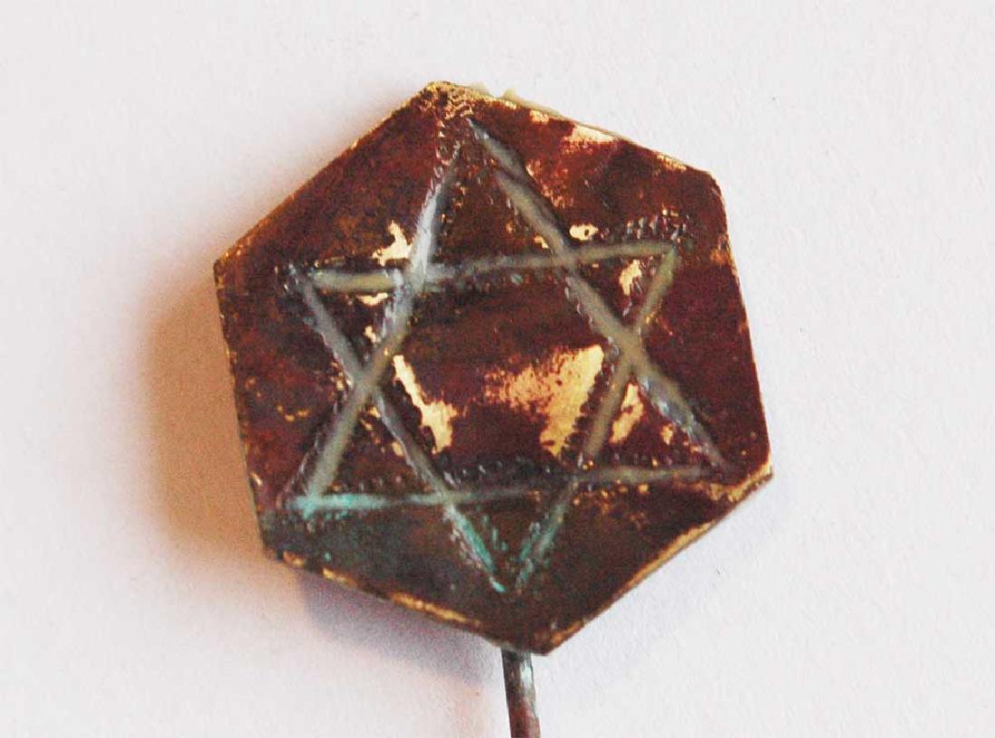 Original Jewish WW2 Pin Badge w. Star of David