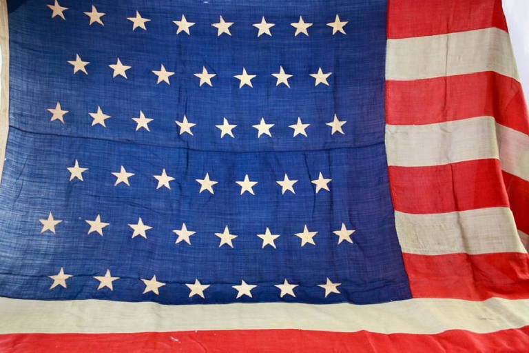 Monumental 44 Star American Flag