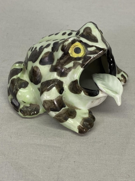 Vintage Frog Ashtray Auction
