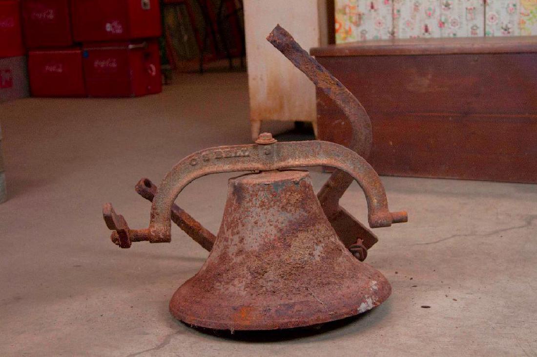 Cast Iron Cs Bell Co Bell With Post Mount Stand