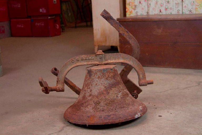 Cast Iron Cs Bell Co Bell With Post Mount Stand