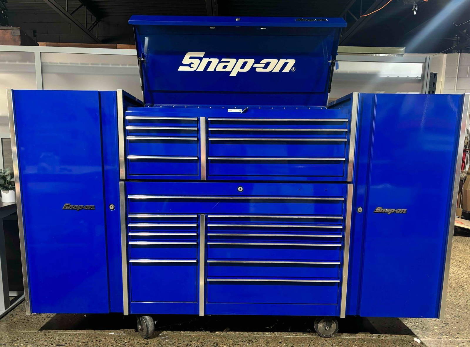 Snap-on Royal Blue Tool Chest Auction