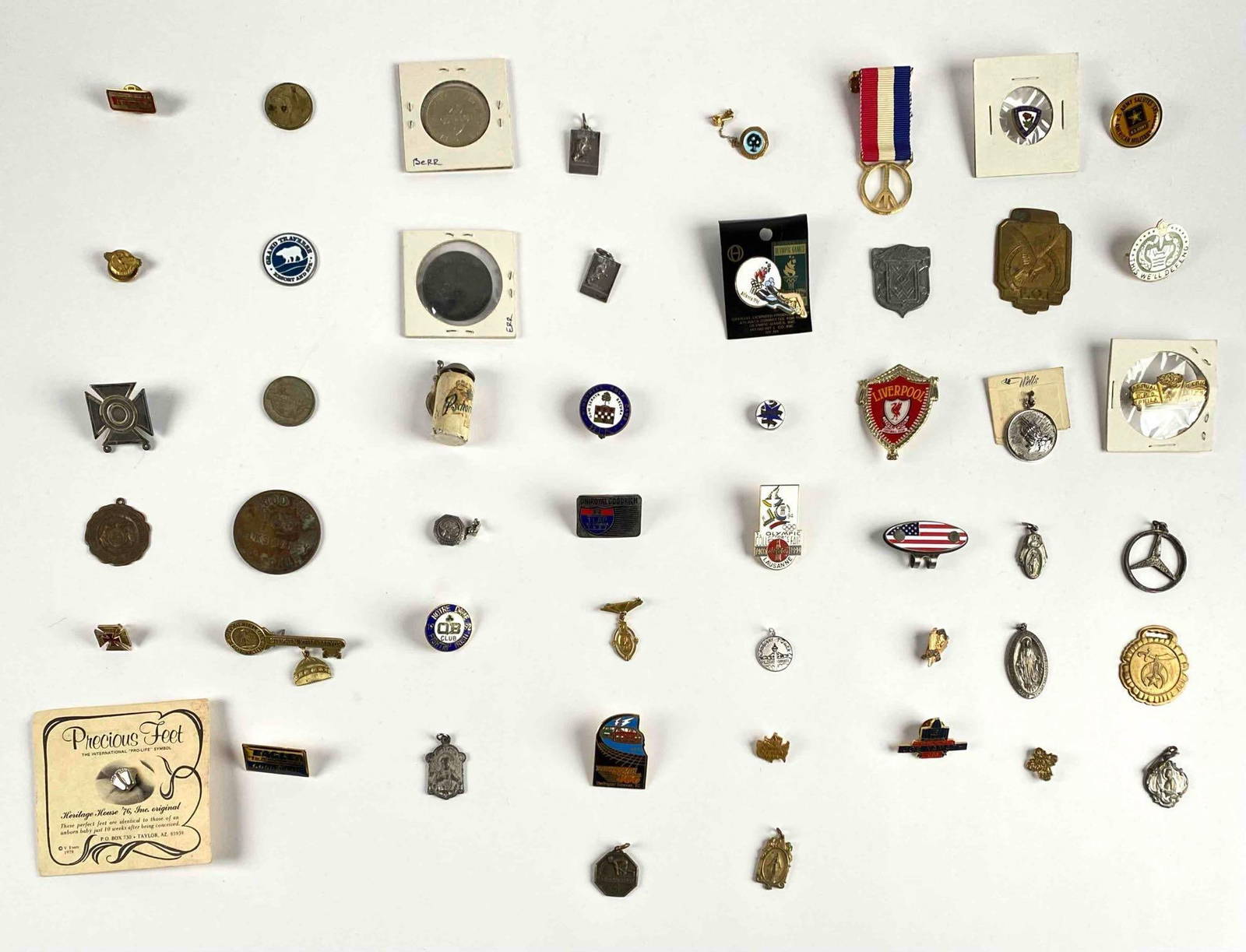 Lot Of 50 Vintage Assorted Pins And Pendants Auction