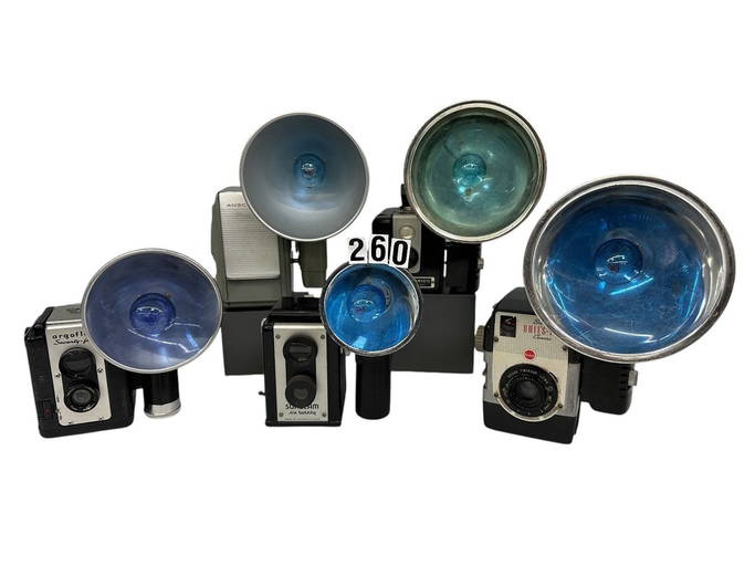 (5) 1940's And 1950's Cameras That Use Flash Bulbs