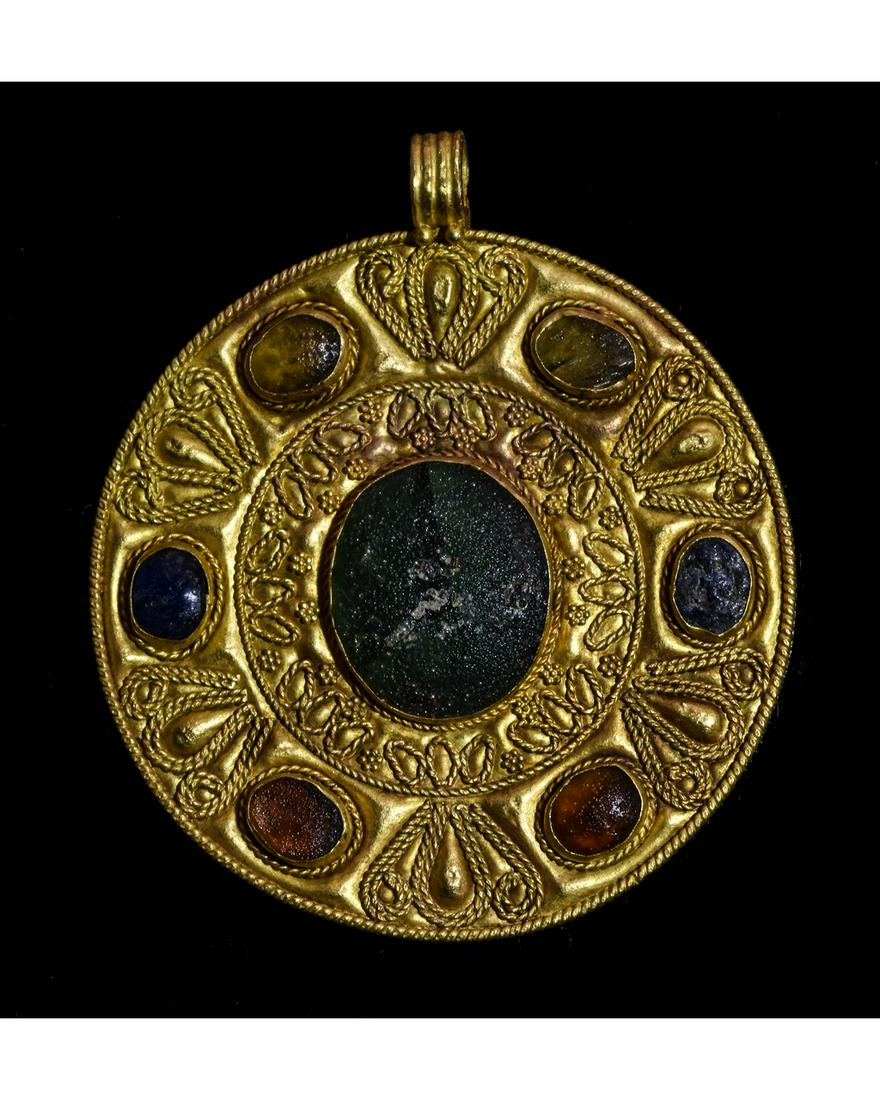 LARGE GREEK HELLENISTIC GOLD MEDALLION WITH GEMS - Sep 29, 2019 | Pax ...