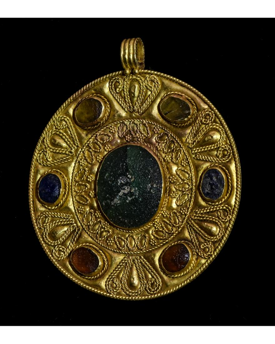 LARGE GREEK HELLENISTIC GOLD MEDALLION WITH GEMS - Sep 29, 2019 | Pax ...