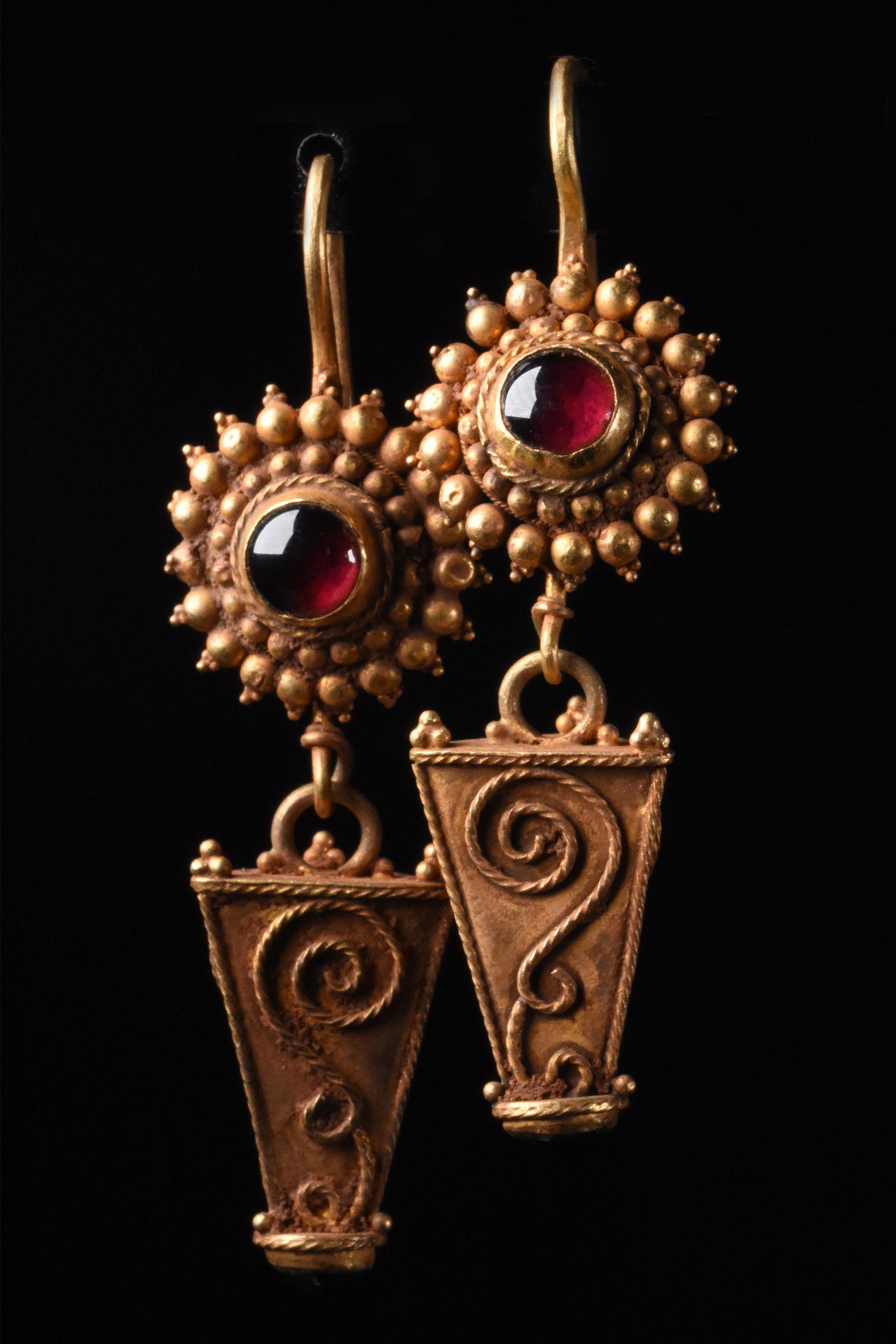 PAIR OF ROMAN GOLD EARRINGS WITH STONES - Jun 21, 2020 | Pax Romana ...