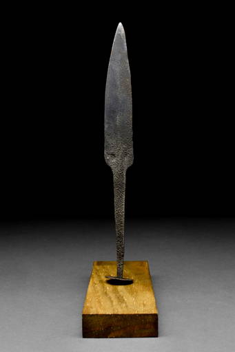 LATE VIKING OR SAXON SEAX (KNIFE) WITH POINTED BLADE AND TANG PLATE ...