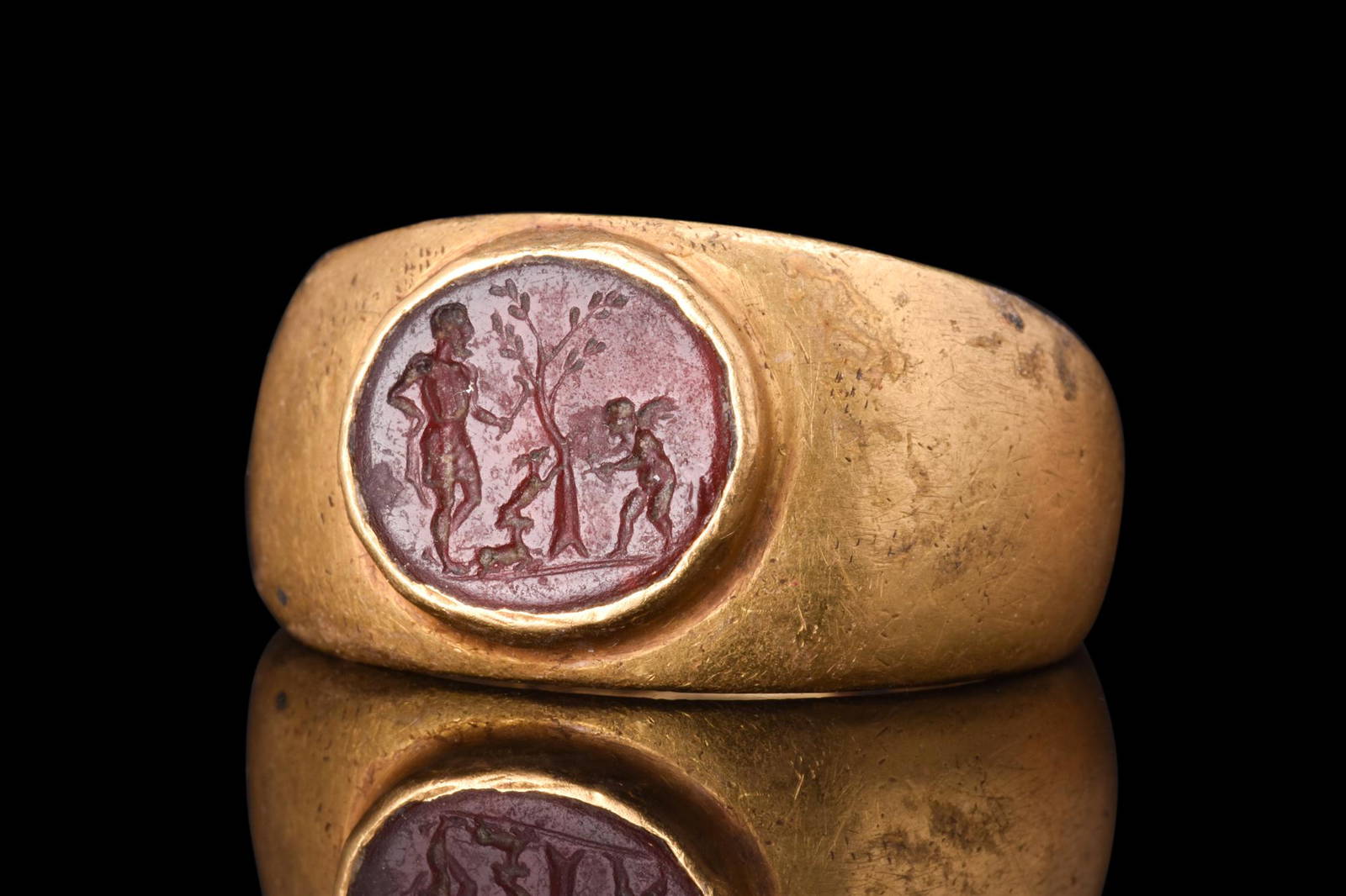 Roman Gold Ring With Intaglio Scene - Cupid, Goat And Hercules Auction