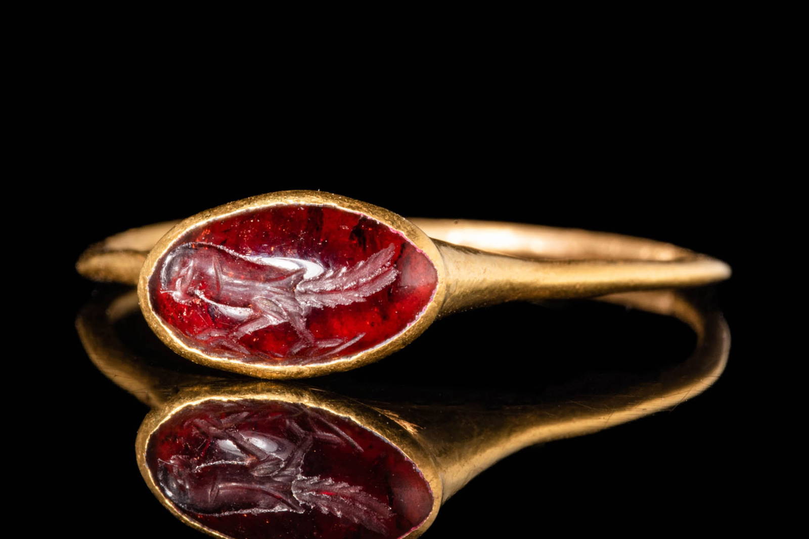 Roman Republican Gold Ring With Carnelian Intaglio Depicting A Parrot ...