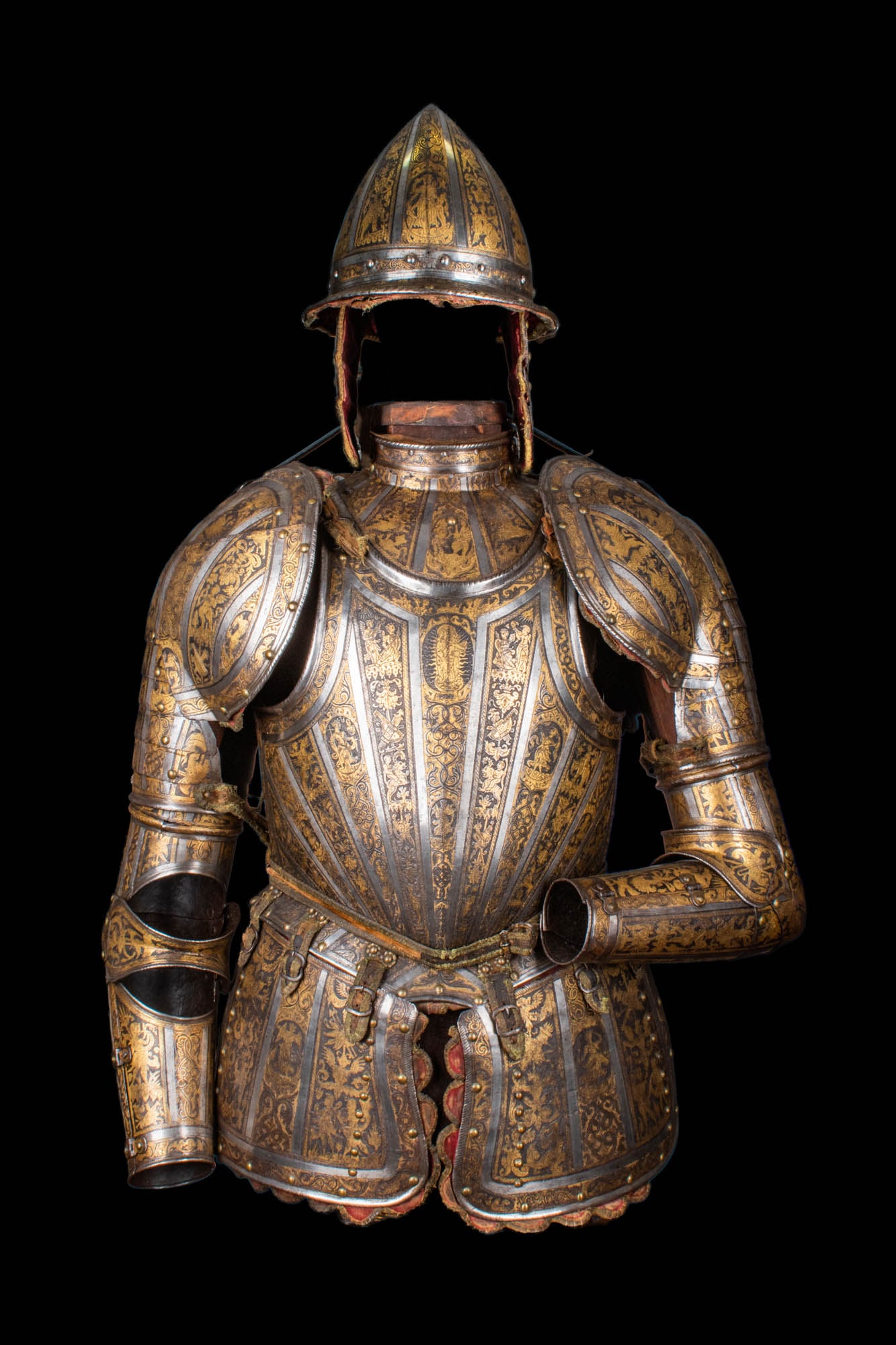 Superb Italian Etched And Gilt Armour By Pompeo Della Cesa Auction