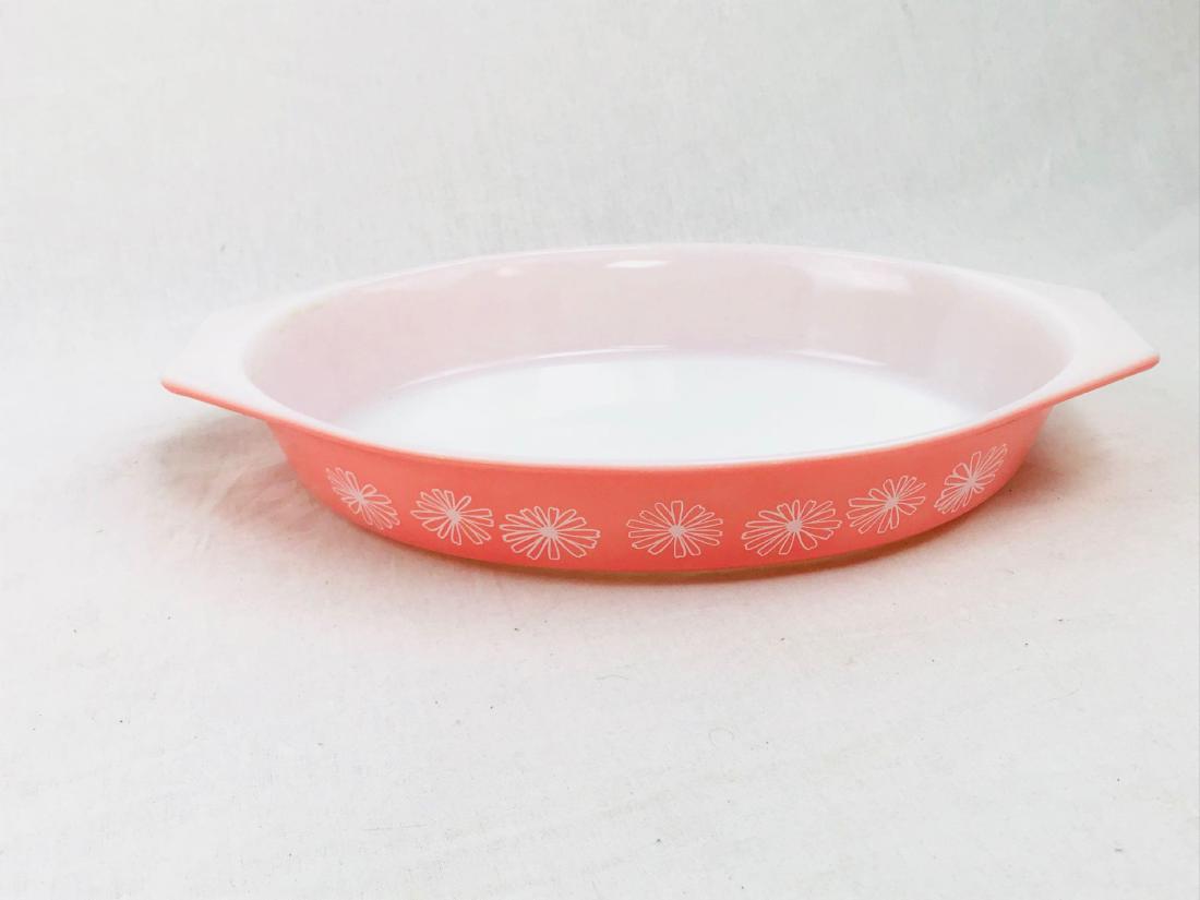 Vintage Pyrex 1.5 Qt. Oval Casserole Dish, Pink Daisy - Dec 27, 2018 ...