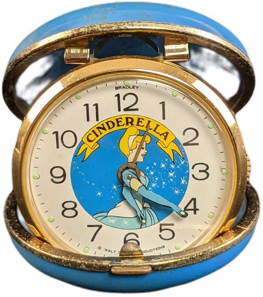 Vintage Disney Clam Shell Cinderella Alarm Clock (#0409) on Mar 30 ...