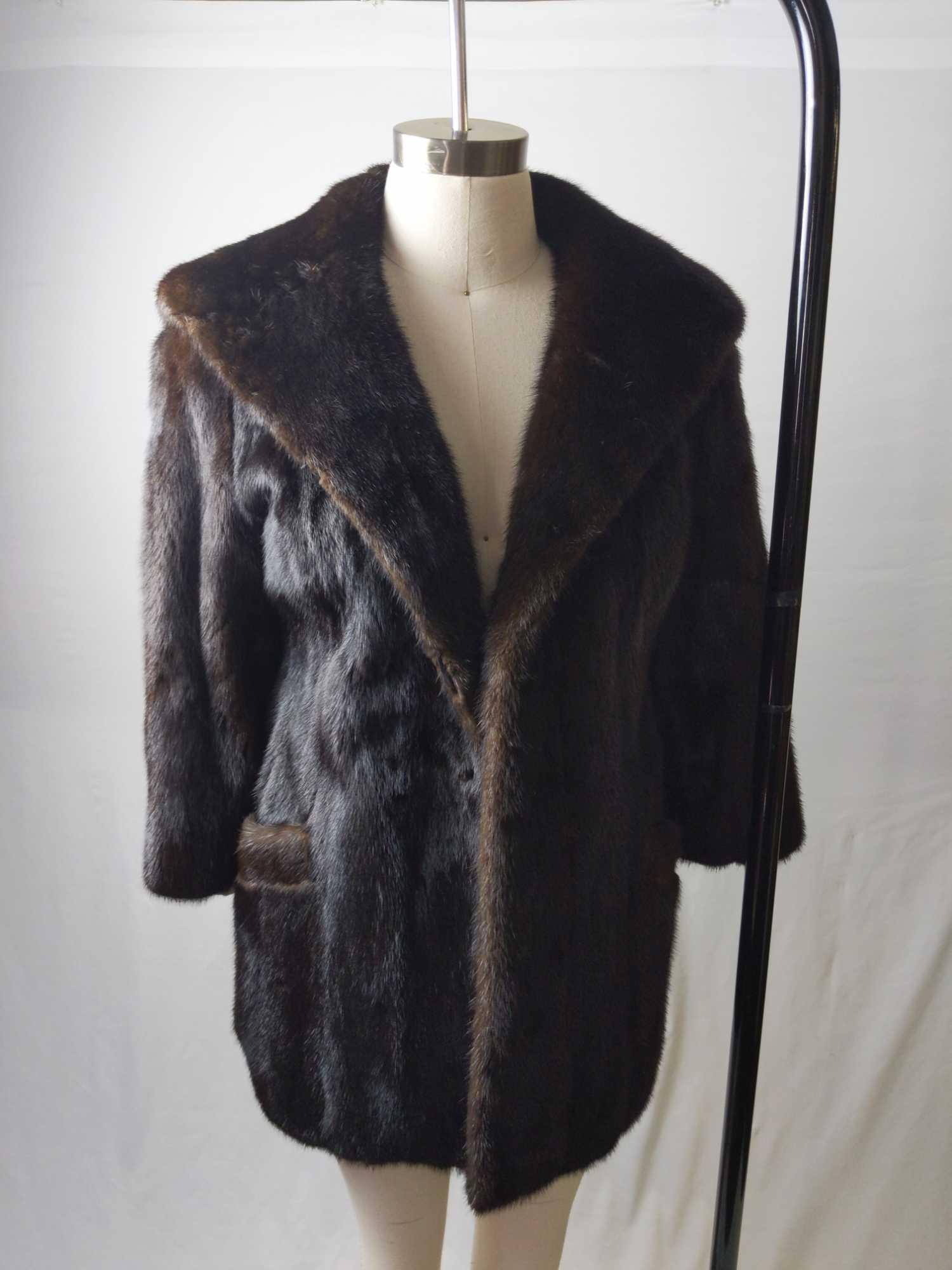 Vintage Brownish Red Fur By Irving Polomiecki Roselawn Custom Furriers Ohio