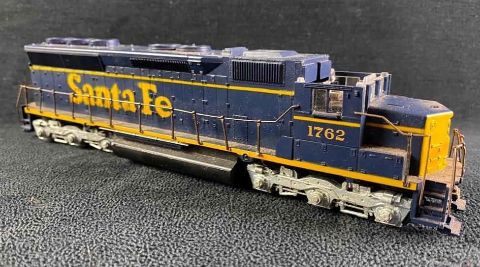 Ho Scale Santa Fe Sd-45 Locomotive Auction