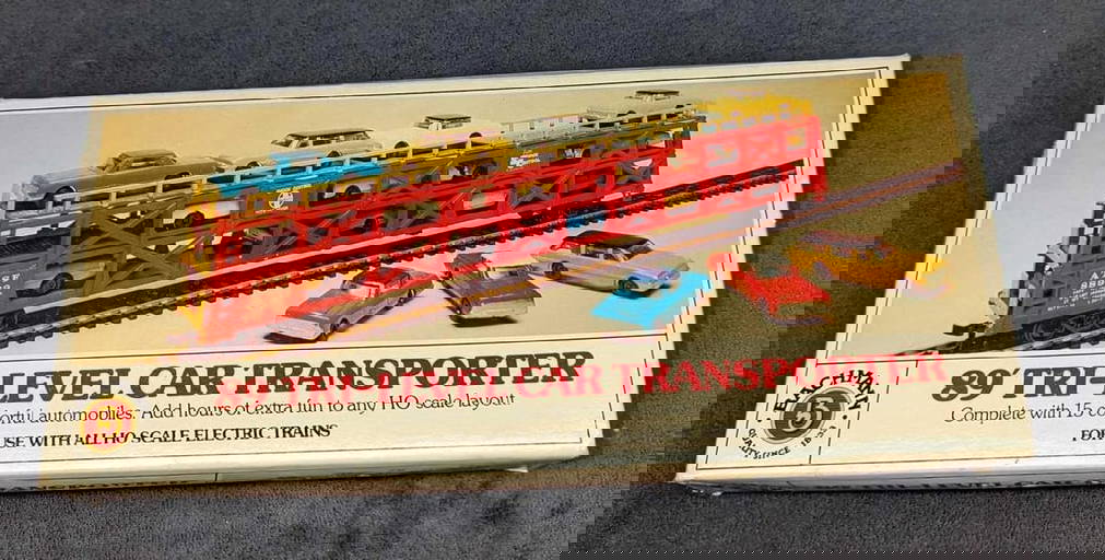 Ho Scale Bachmann 89' Tri Level Car Transporter