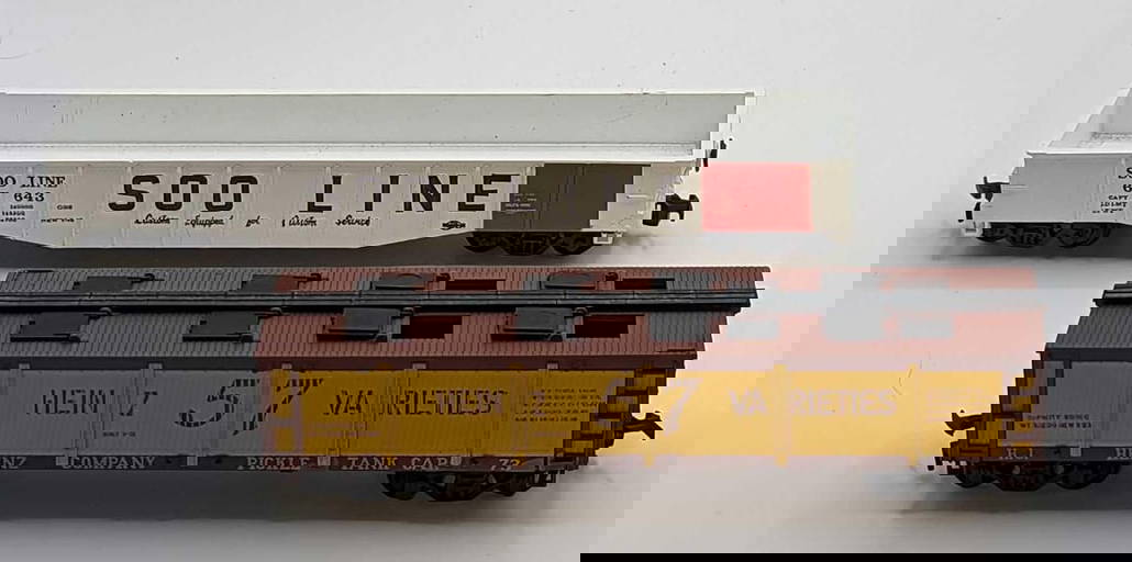 Vintage Ho Scale Soo Line Gondola & Heinz 57 Pickle Tank Car