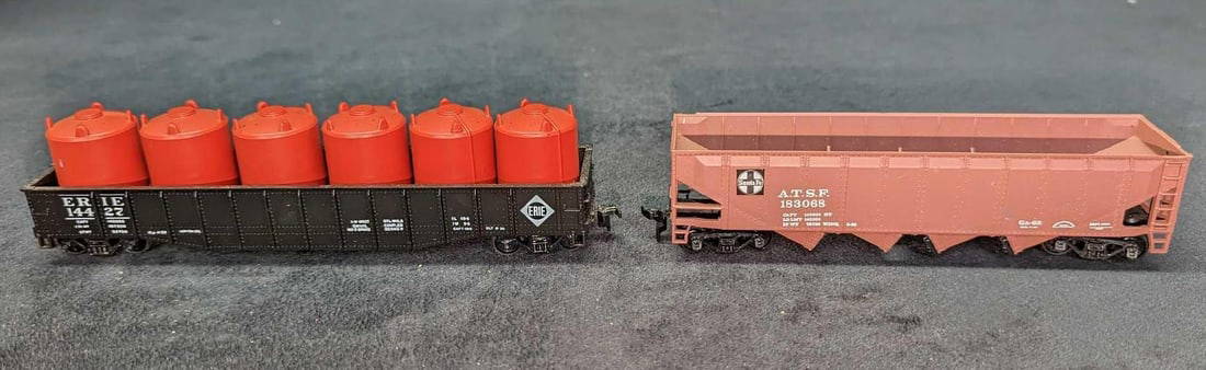 Ho Scale Erie Gondola & Santa Fe Four Bay Hopper Car