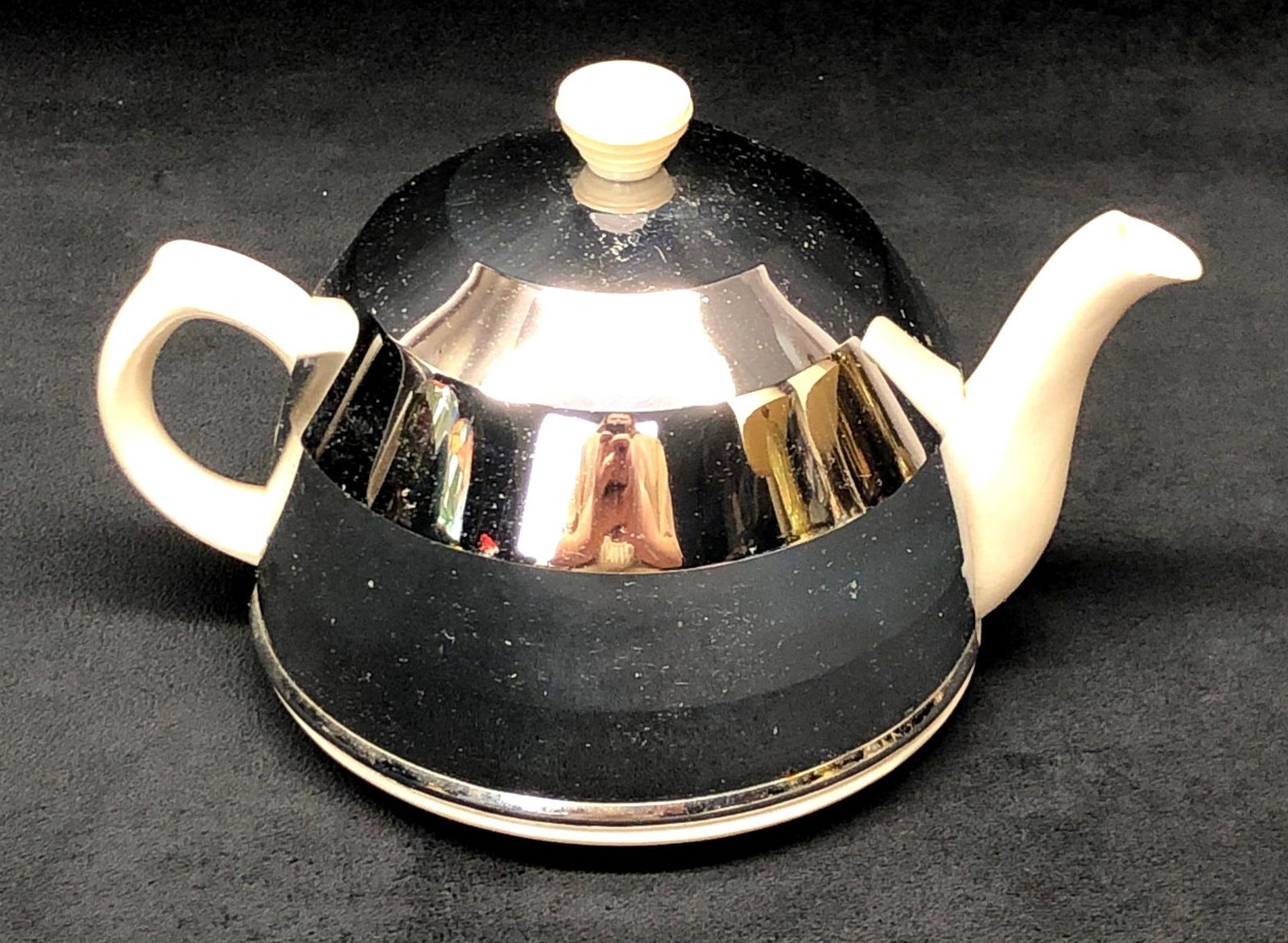 Mcm Heatmaster Insulated Beehive Ceramic Teapot Auction