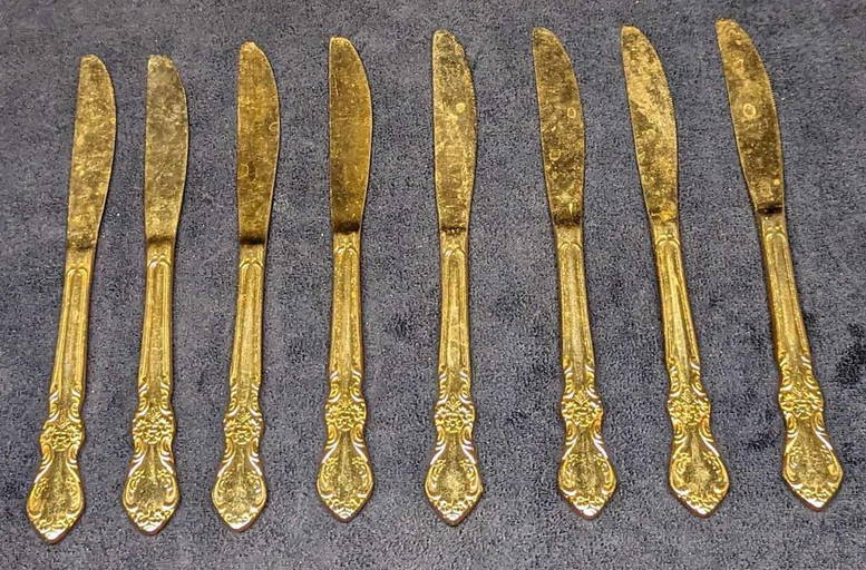 8 Cambridge Gold Electroplated Stainless Dinner Knives