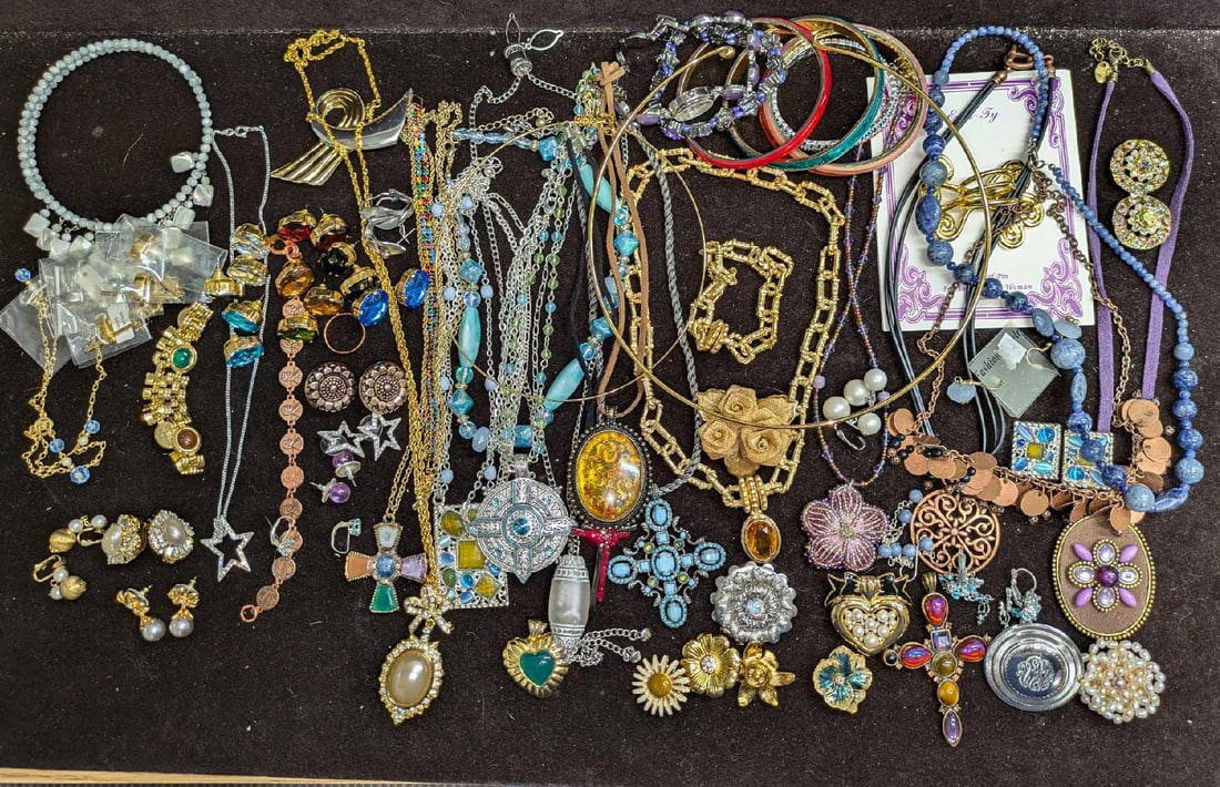 Large Bundle Of Assorted Costume Jewelry Marked & Unmarked Auction