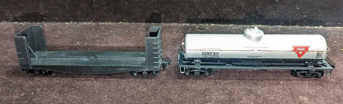 Ho Scale Athearn Pulwood Car & Conoco Tank Auction