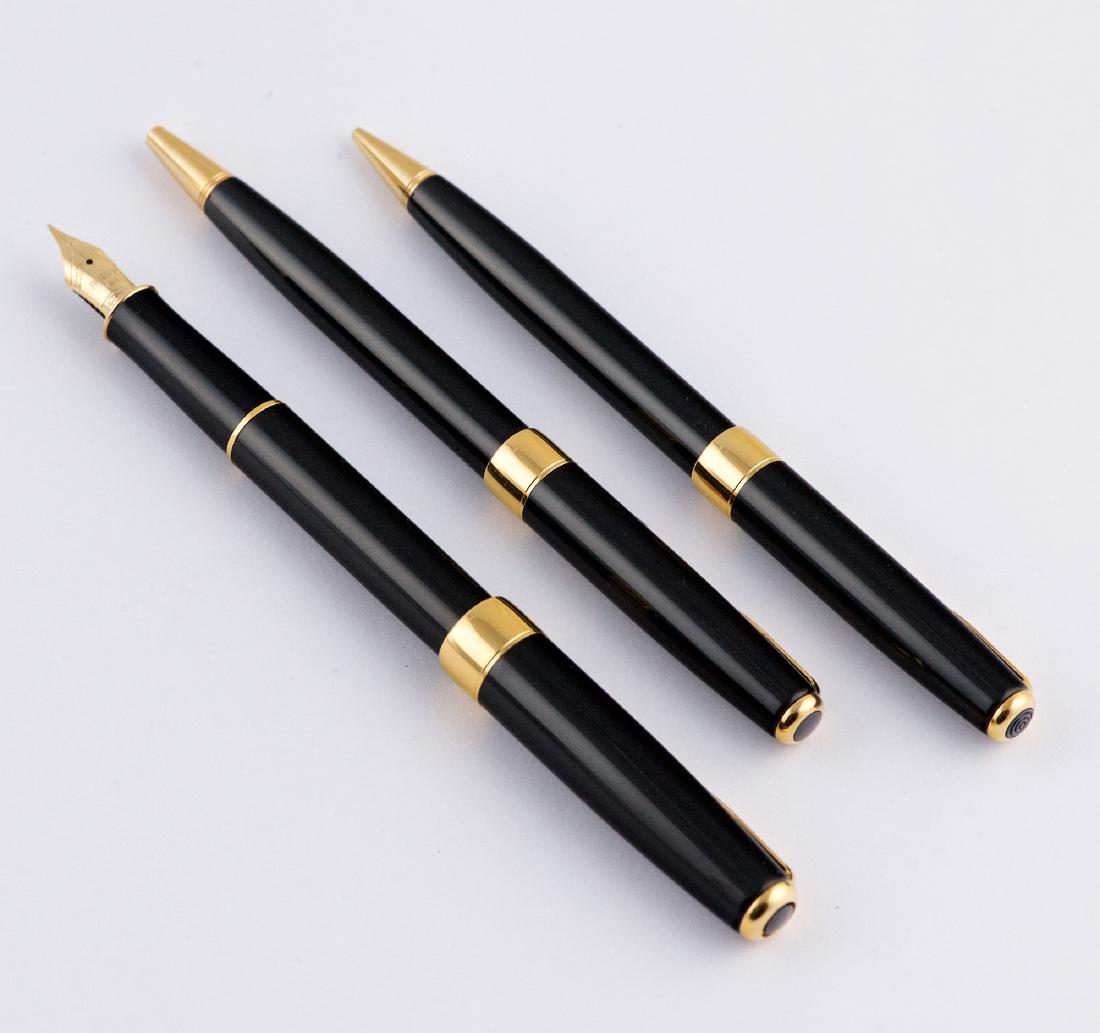 Kit of three (3X) Parker pen, one Fountain pen with