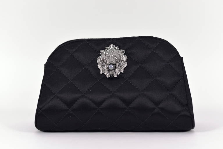 Chanel - Lion head pouch bag - Dec 15, 2021 | Champagne Auctions in QC
